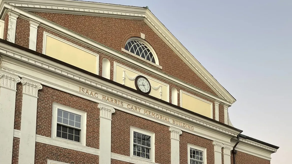 Town Meeting opens with votes on noise bylaw, gas-powered leaf blowers ...