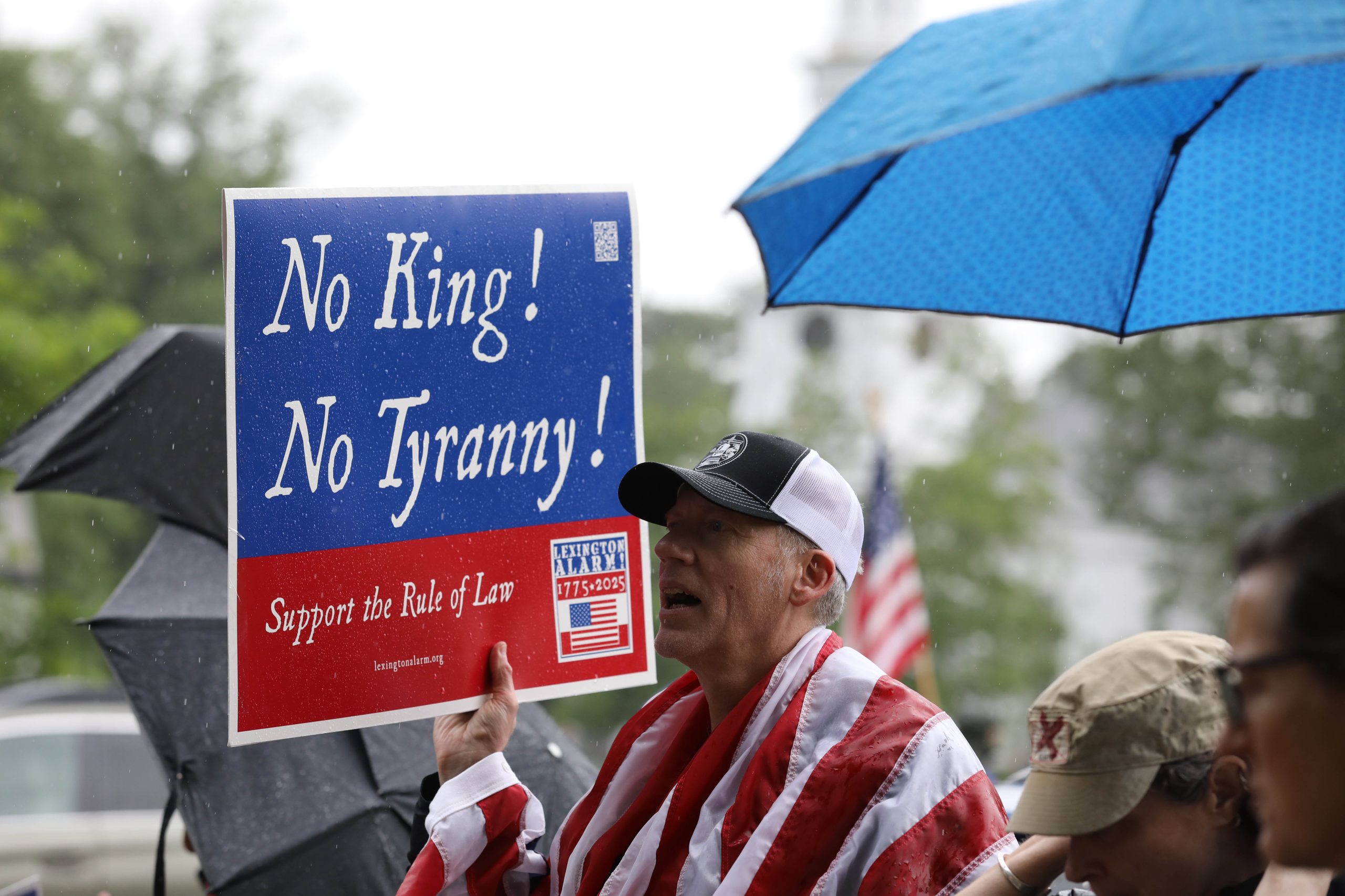 "No Kings" protests draw more than 2,000 demonstrators to Lexington's ...